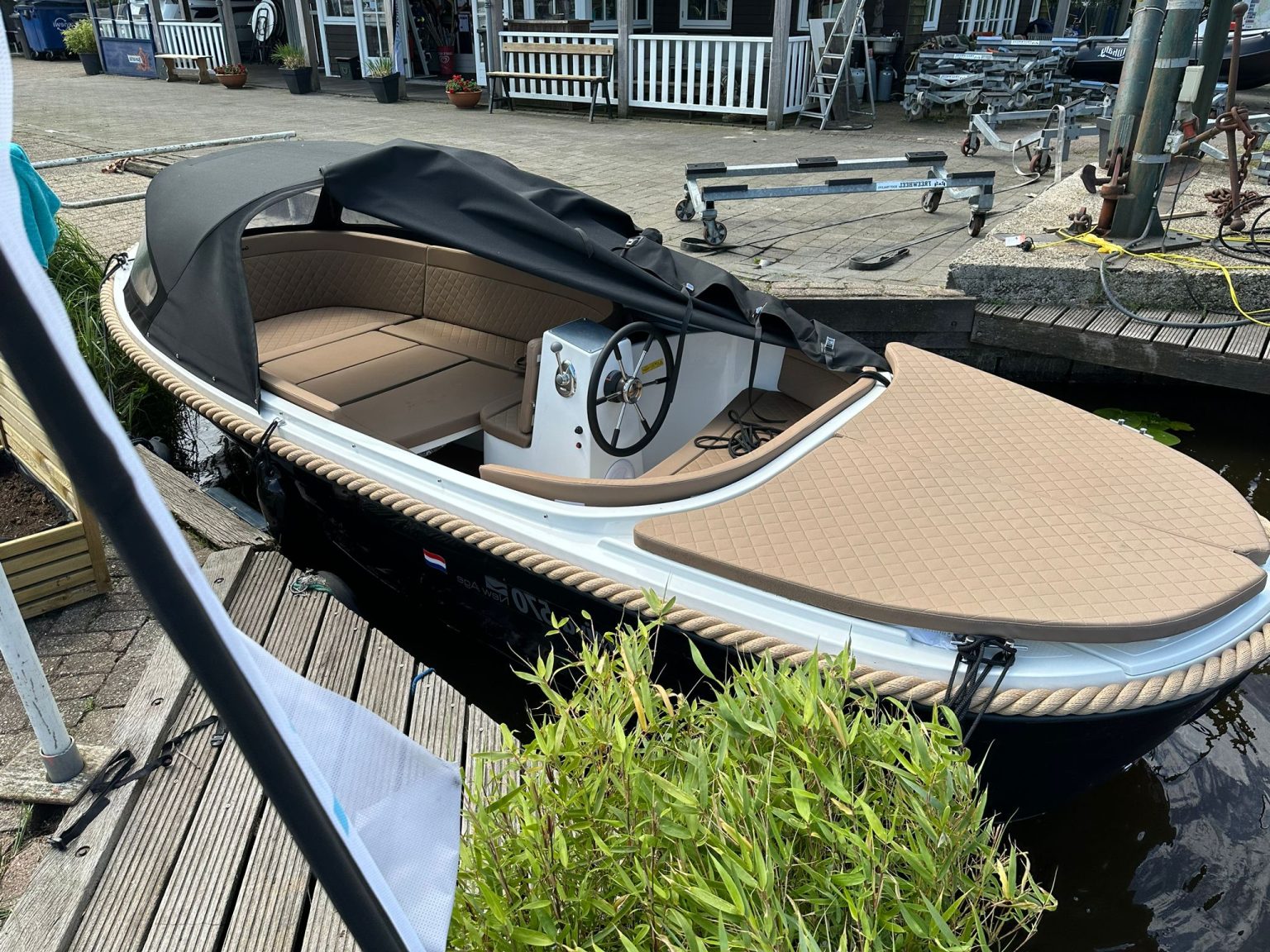 Corsiva 570 New Age DEMO zwart wit - Bonnema Watersport